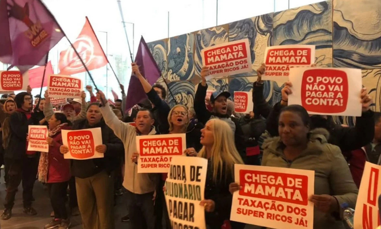 MTST invade prédio do Itaú BBA em SP em protesto por justiça tributária ...